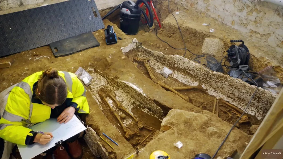 700-year-old ancient Roman burial site discovered in Paris basement ...