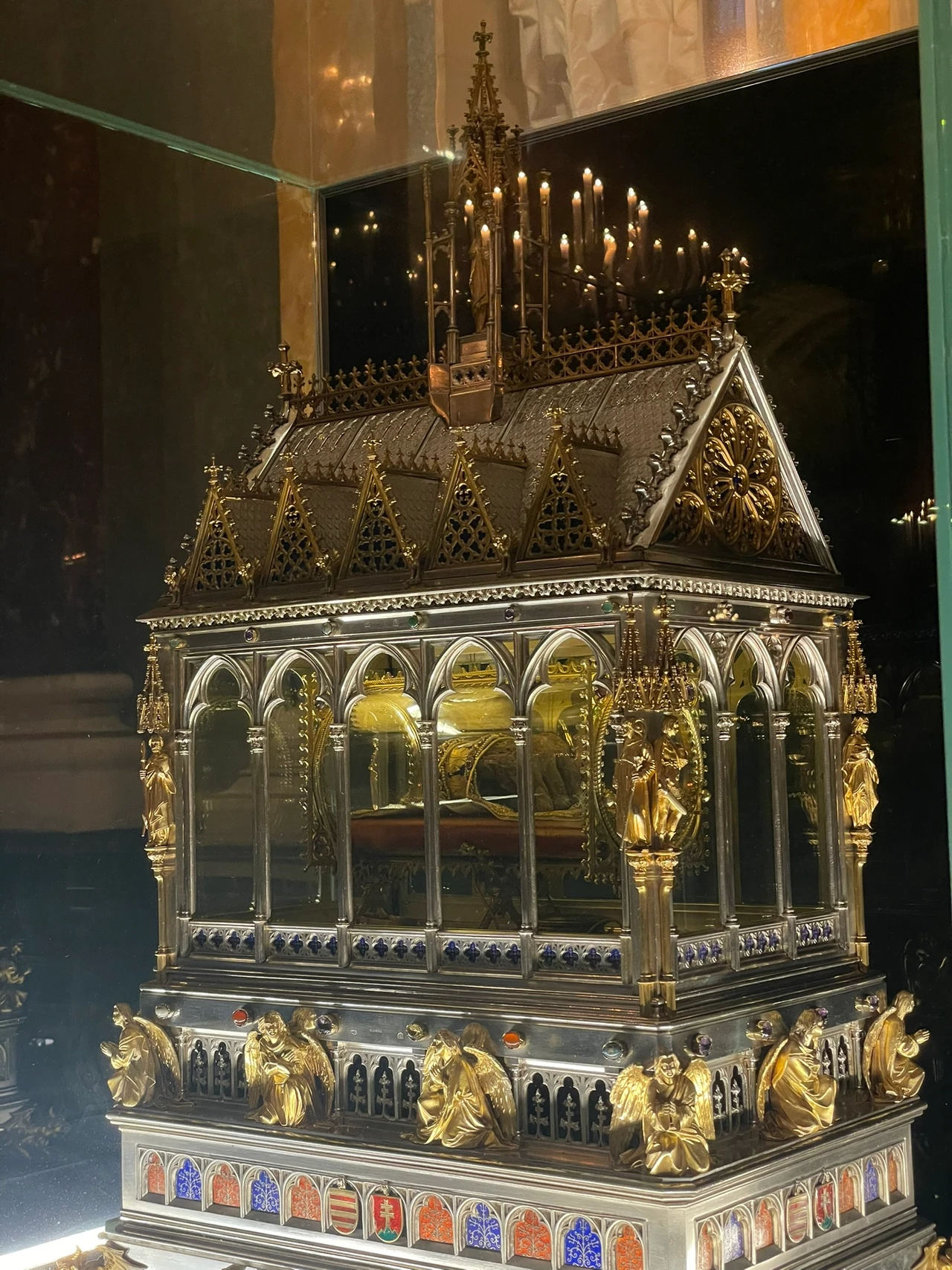 Discover story about St. Stephen's Basilica, secret 'holy right hand ...