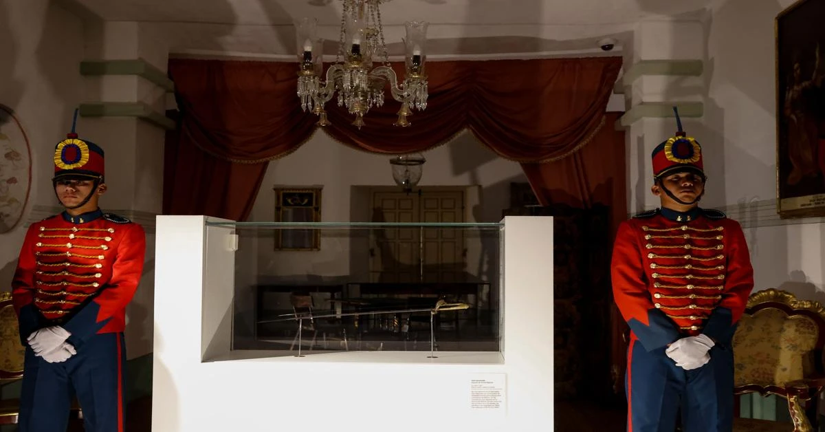 Simon Bolivar's sword on display on 50th anniversary of theft - Türkiye ...