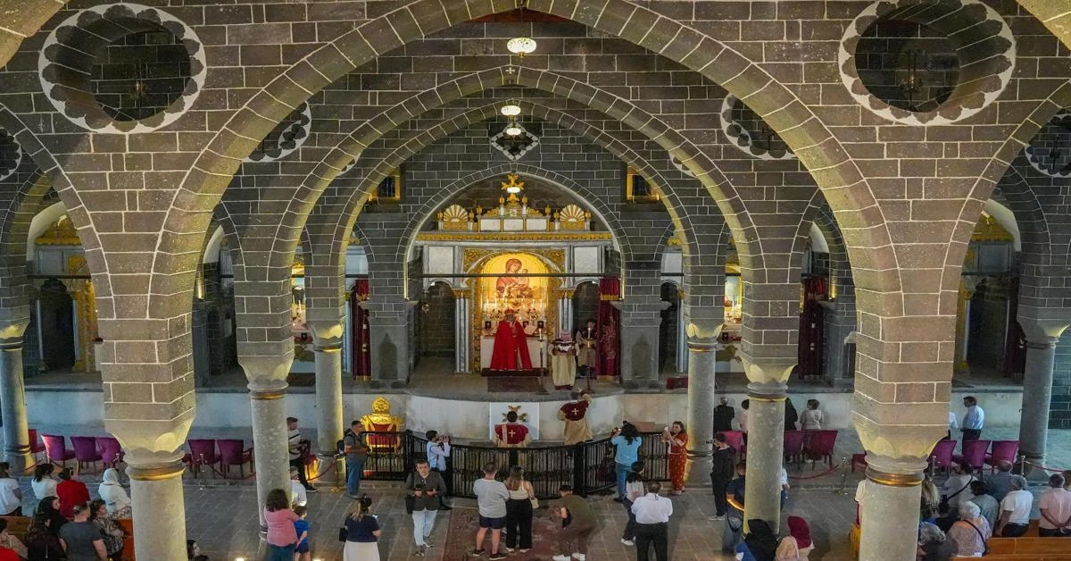 Surp Giragos Church in Diyarbakir hosts memorable postponed Easter ...