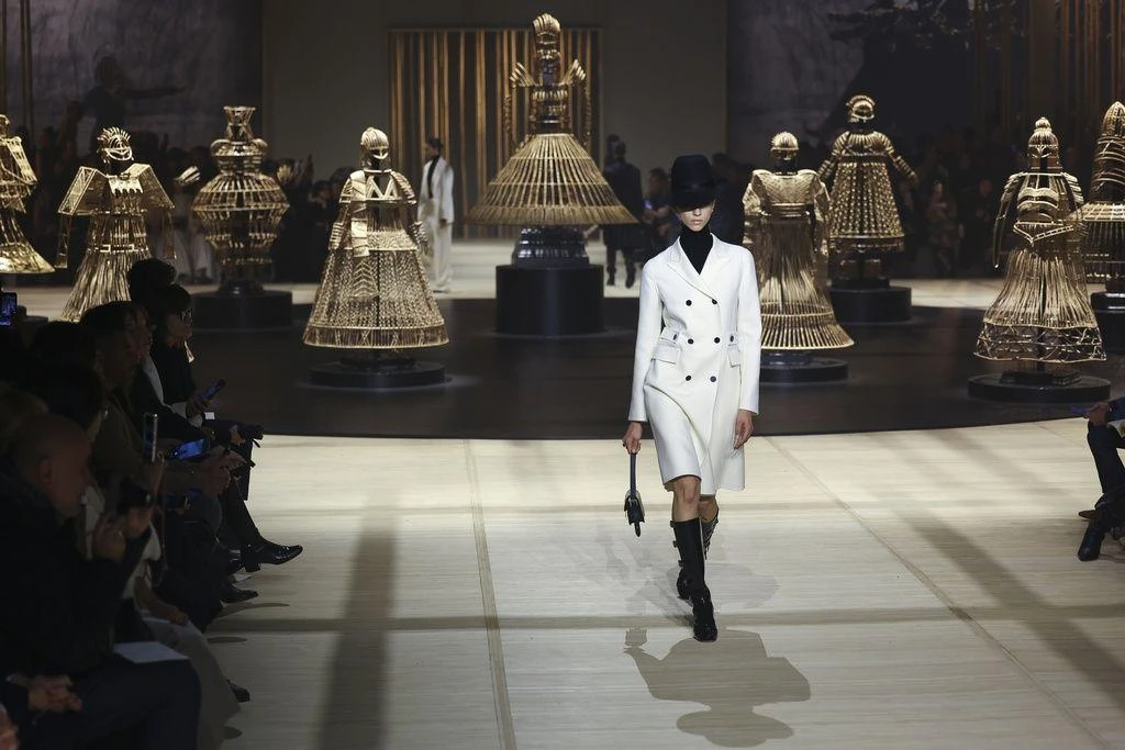 Paris Fashion Week unveils Dior's sixties tribute amidst star-studded spectacle - Türkiye Today