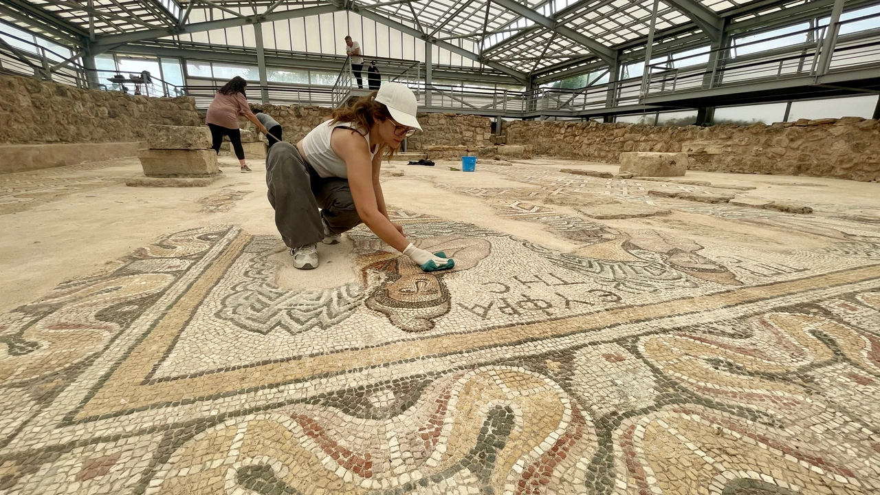 Rare fibula, coin unearthed at Türkiye's Hadrianopolis - Türkiye Today