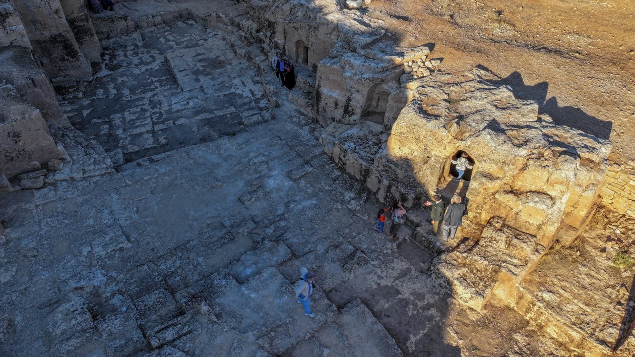 Hilar Rock Tombs in Diyarbakir designated as archaeological site ...