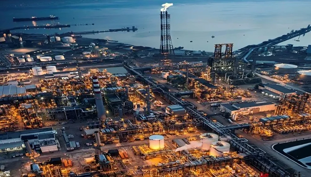 Explosion at Tupras refinery in Türkiye's Izmir, fire still ongoing ...