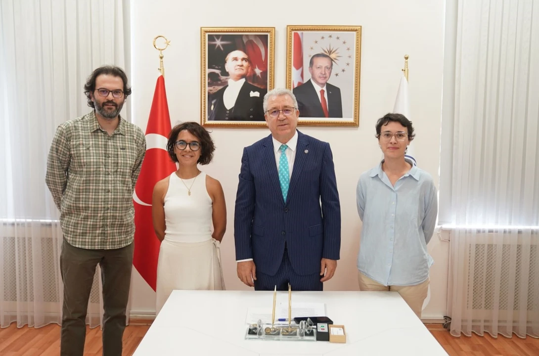 Turkish scientists aim to grow tomatoes on the Moon, Mars - Türkiye Today