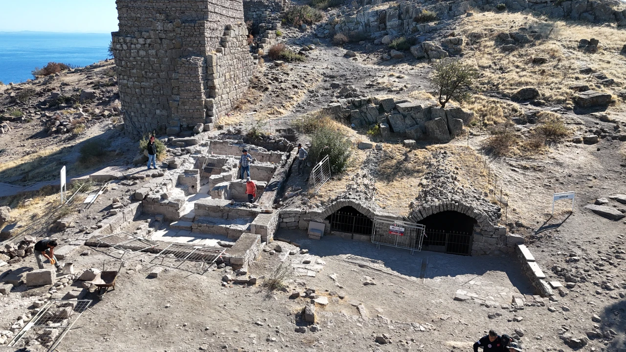 Archaeologists discover well-preserved 14th-century structure in ...