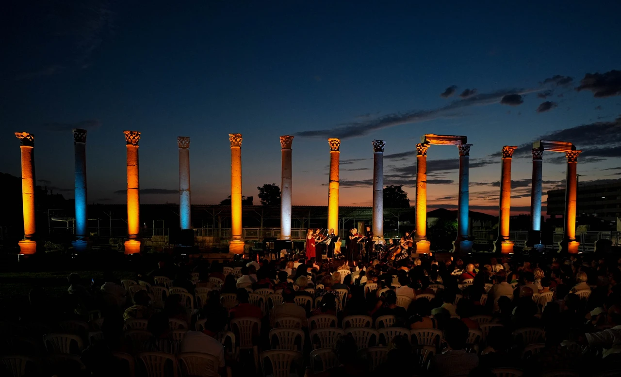 Camerata Balcanica Ensemble enchants at Izmir Agora ruins - Türkiye Today
