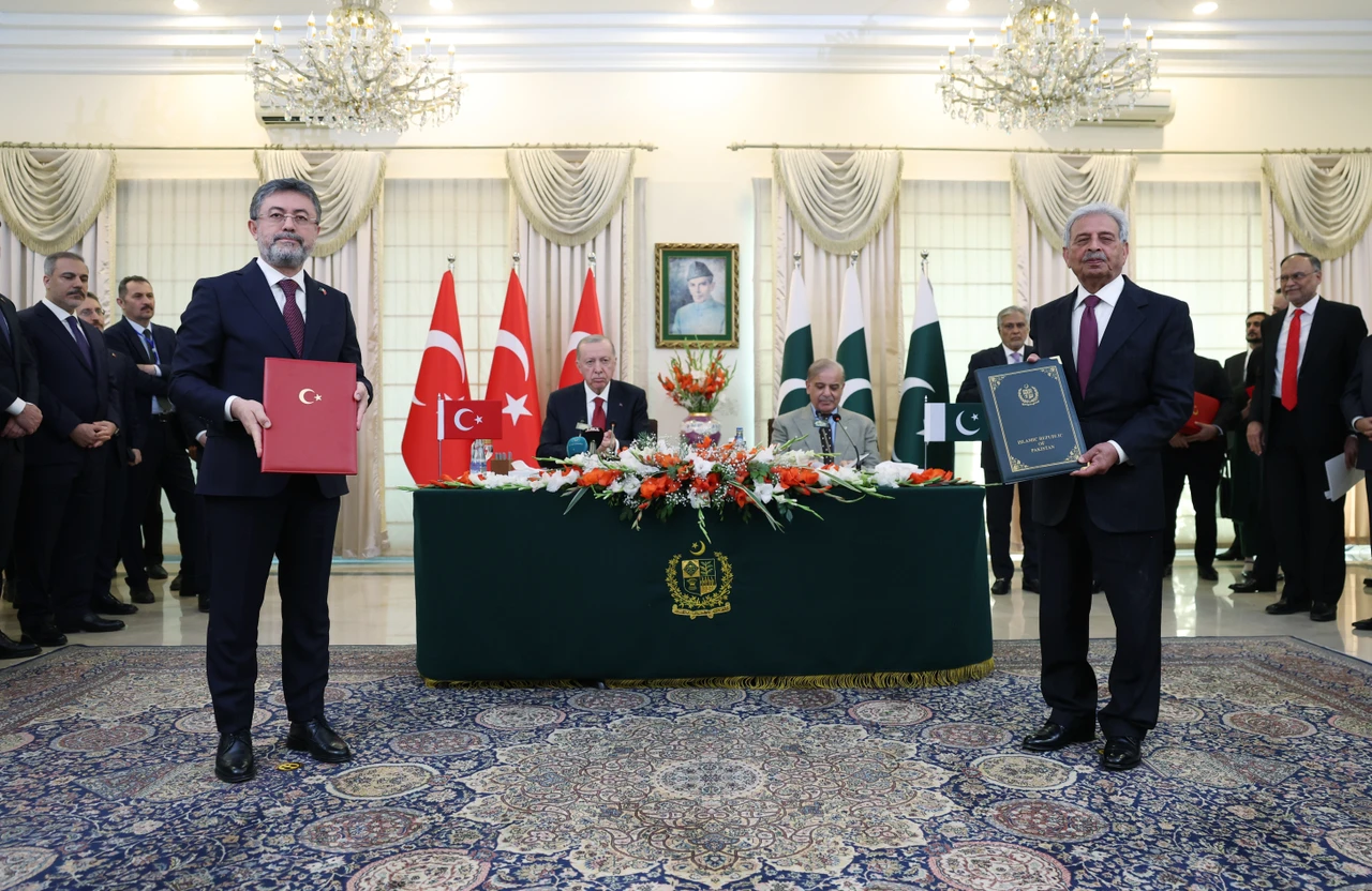Türkiye, Pakistan sign 24 cooperation agreements - Türkiye Today