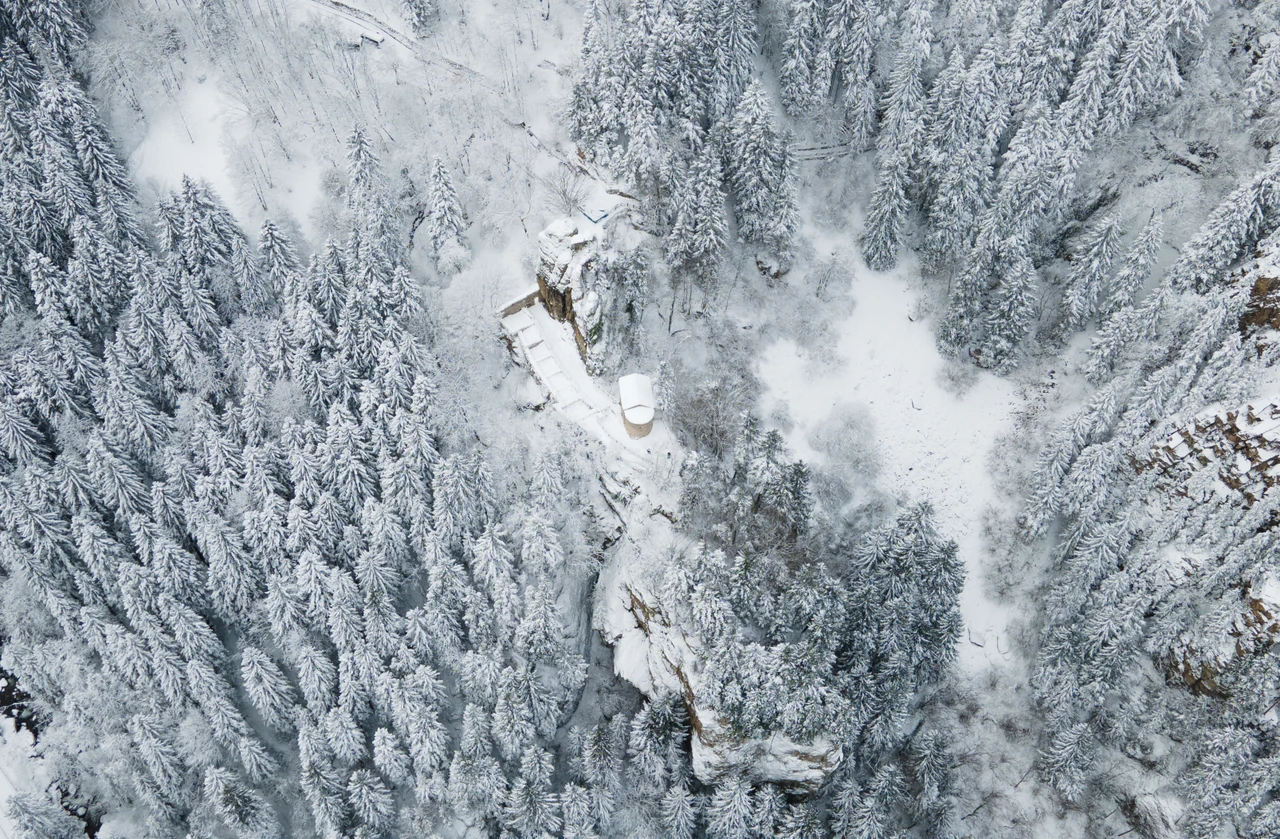 Türkiye’s Sumela Monastery transforms into winter wonderland - Türkiye ...