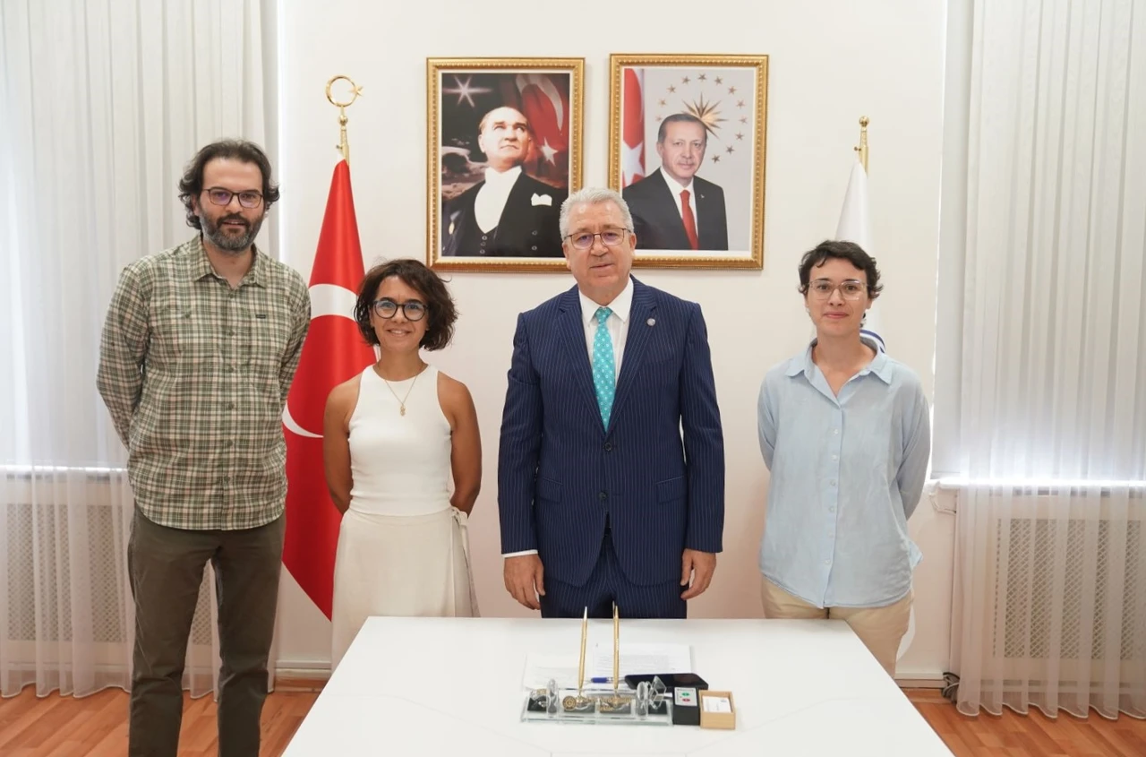 Turkish scientists aim to grow tomatoes on the Moon, Mars - Türkiye Today