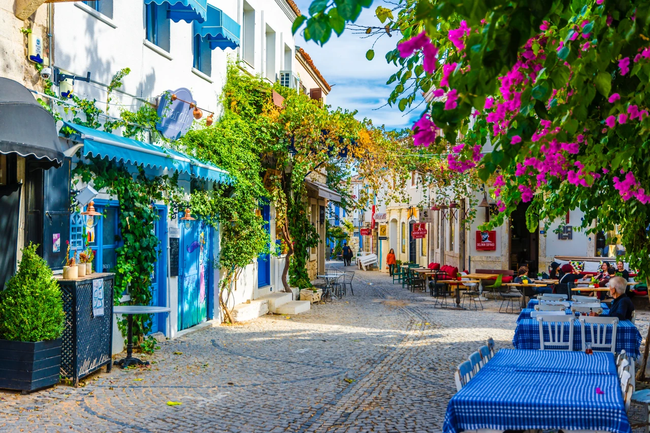 Free beaches in Alacati: Budget-friendly escape to nature - Türkiye Today