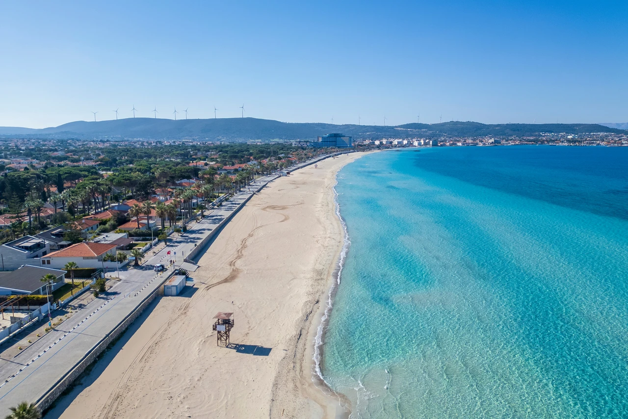 Free beaches in Alacati: Budget-friendly escape to nature - Türkiye Today
