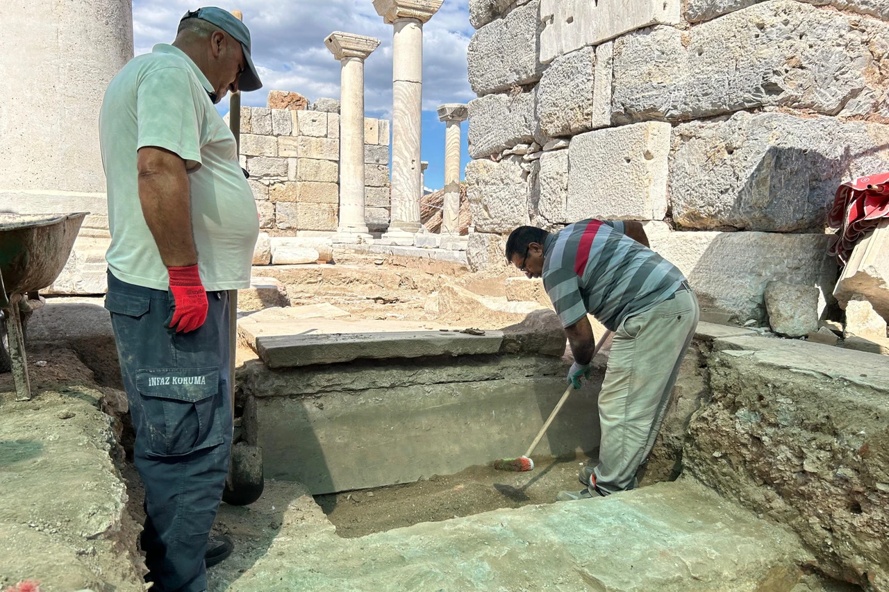 Mysterious 1,800-year-old Roman gladiator tomb discovered in Türkiye's ...