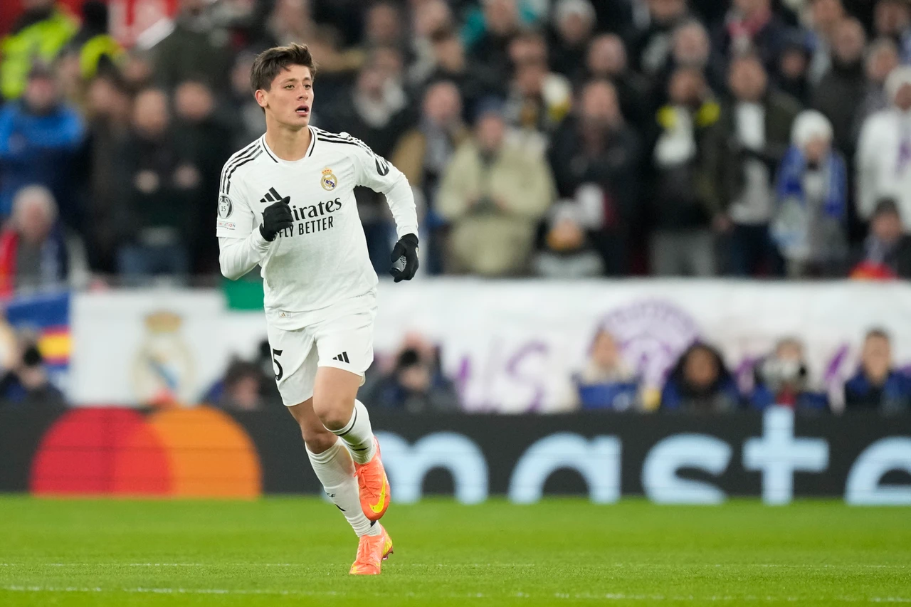 Ancelotti's reaction to Arda Guler's missed shot in Liverpool defeat ...