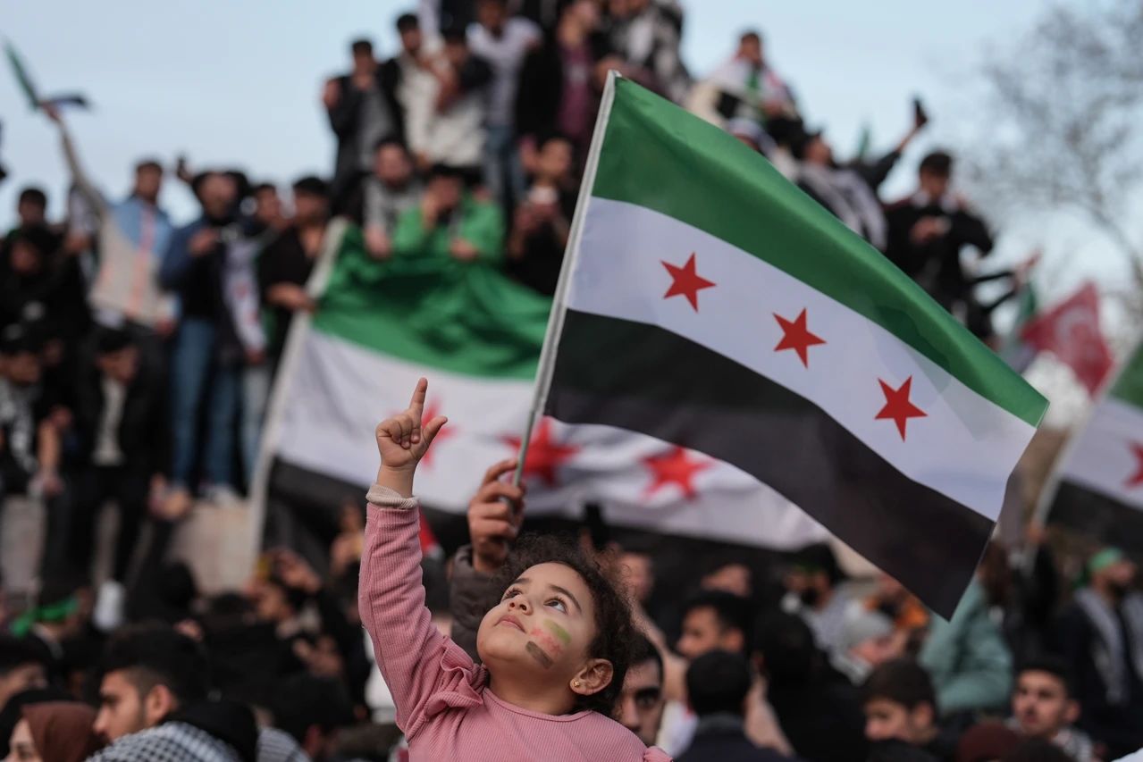Syria's new flag has 3 stars now—Here's why - Türkiye Today