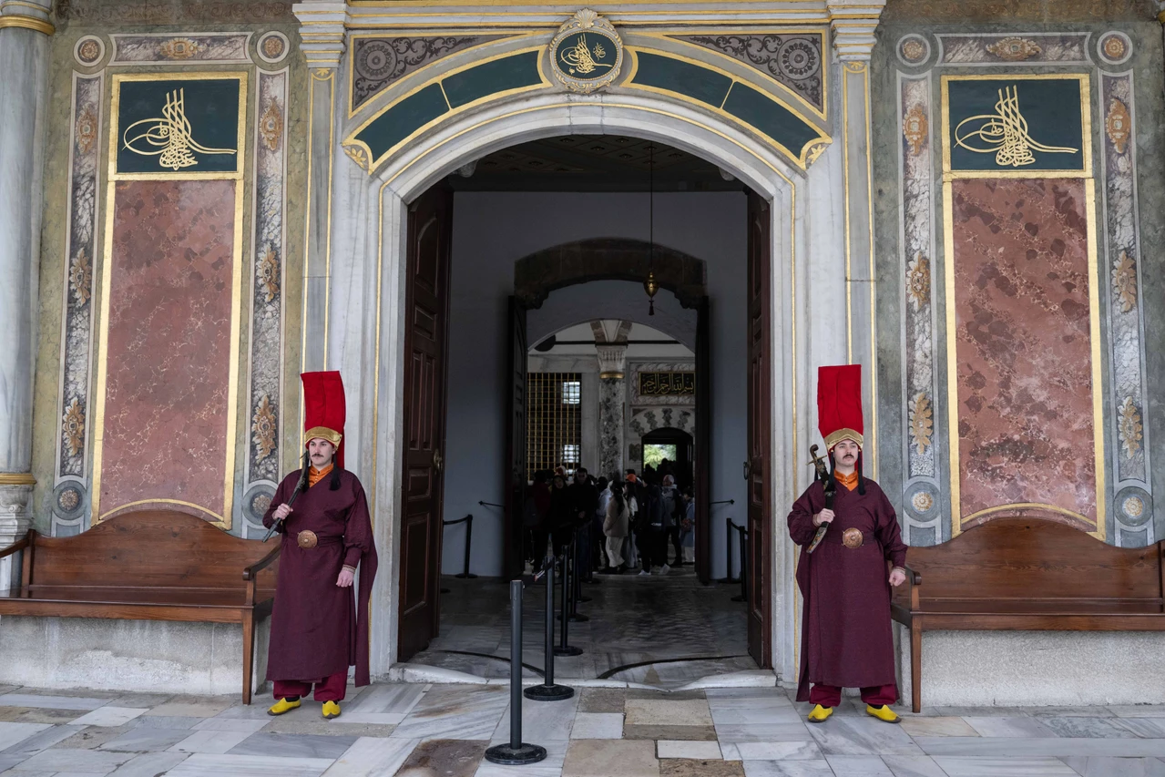 Topkapi Palace brings Ottoman legacy to life with historical guards ...