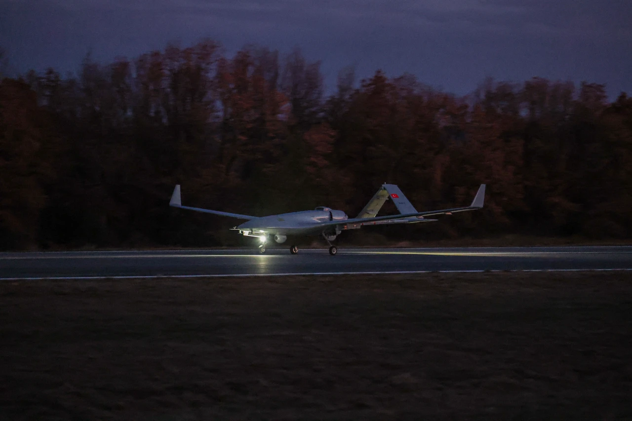 Powered by AI, turbo engine, Bayraktar TB2T-AI UCAV takes to skies ...