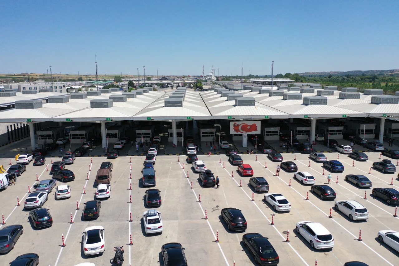 800,000 expats enter Türkiye from Bulgaria, setting record at Kapikule ...
