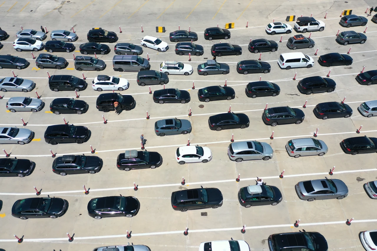 800,000 expats enter Türkiye from Bulgaria, setting record at Kapikule ...