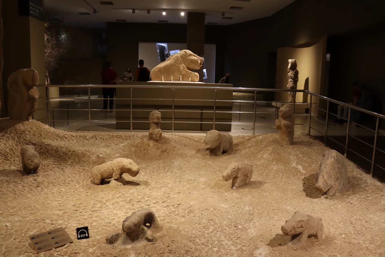 Türkiye’s Gobeklitepe artifacts to dazzle at Rome’s Colosseum - Türkiye ...