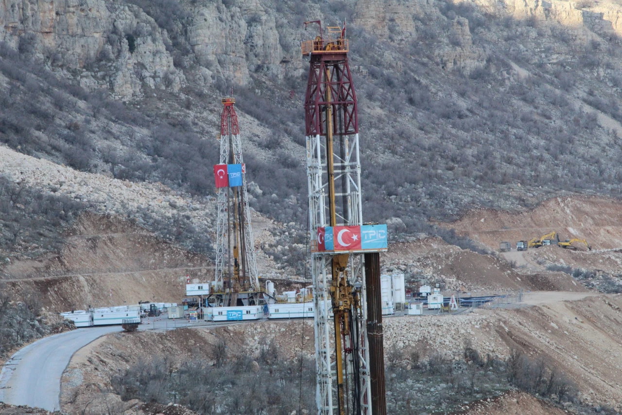 Türkiye nearly doubles oil production in Gabar field in 2024 - Türkiye ...