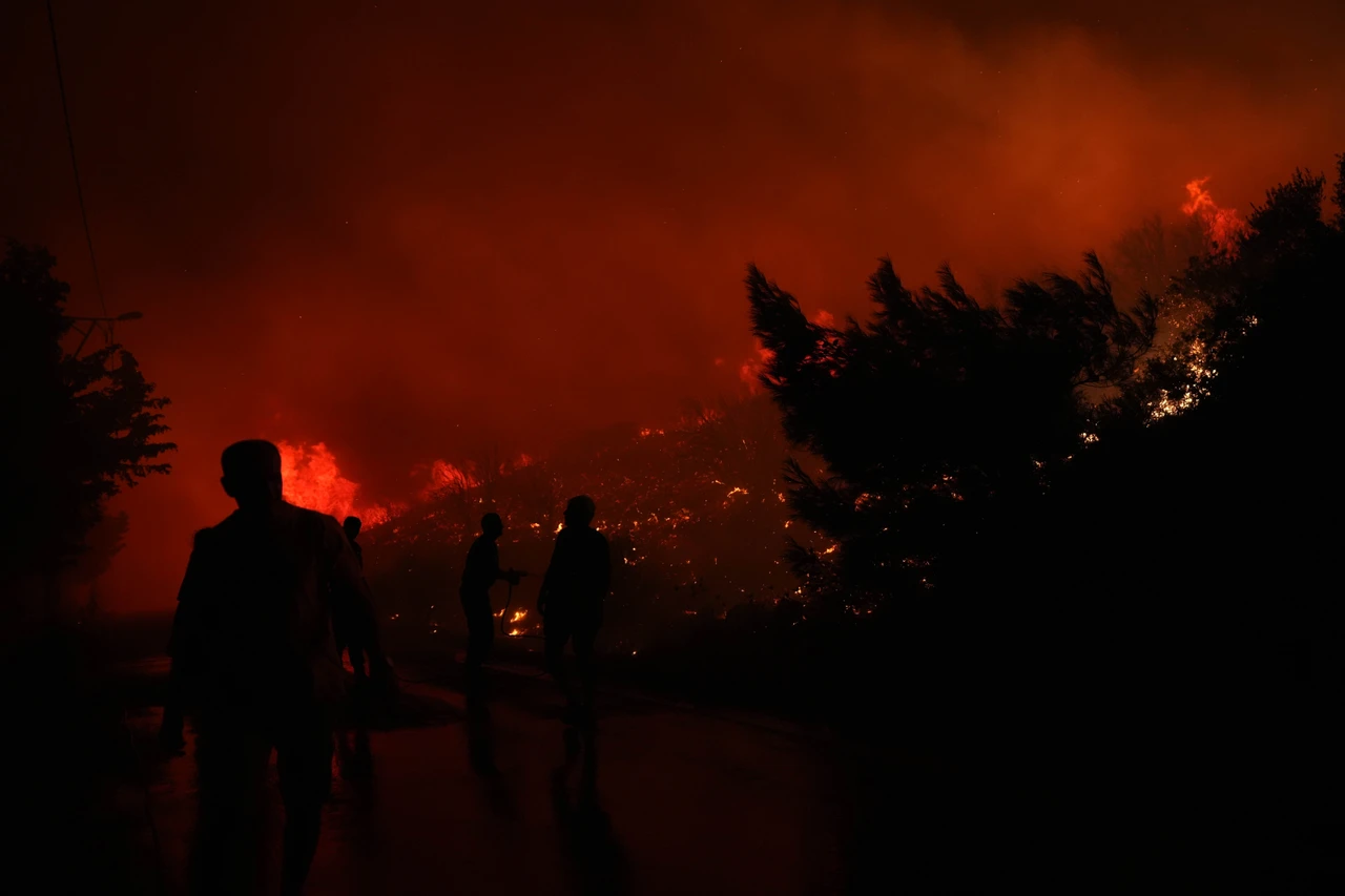 Survival guide to Izmir's escalating wildfire as firefighting efforts ...