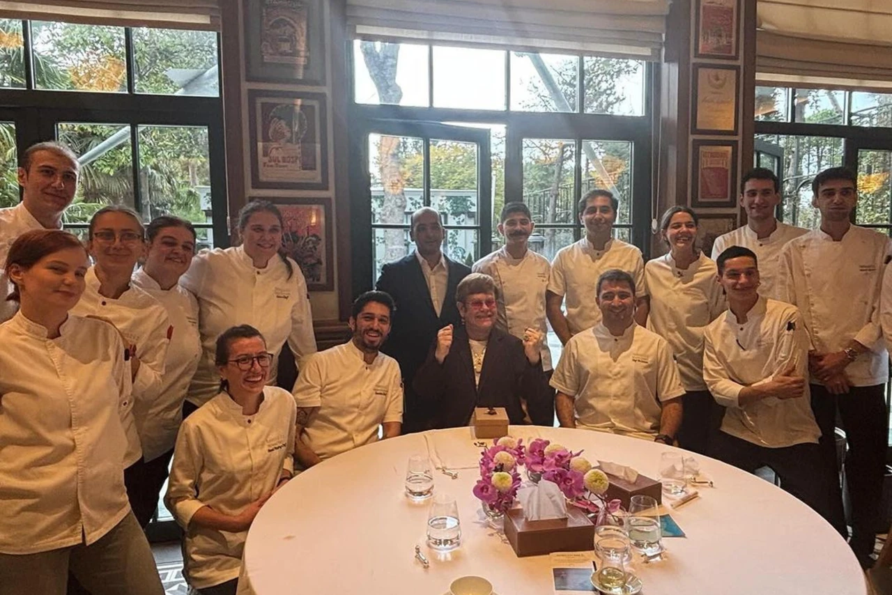 Sir Elton John visits Istanbul to experience Türkiye’s 1st vegan fine ...