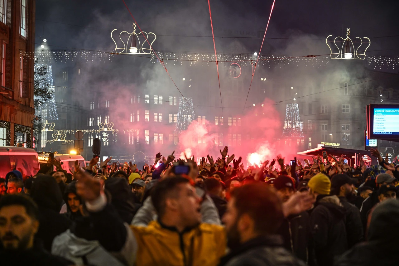 Maccabi Tel Aviv hooligans clash with locals in Amsterdam after Ajax match - Türkiye Today