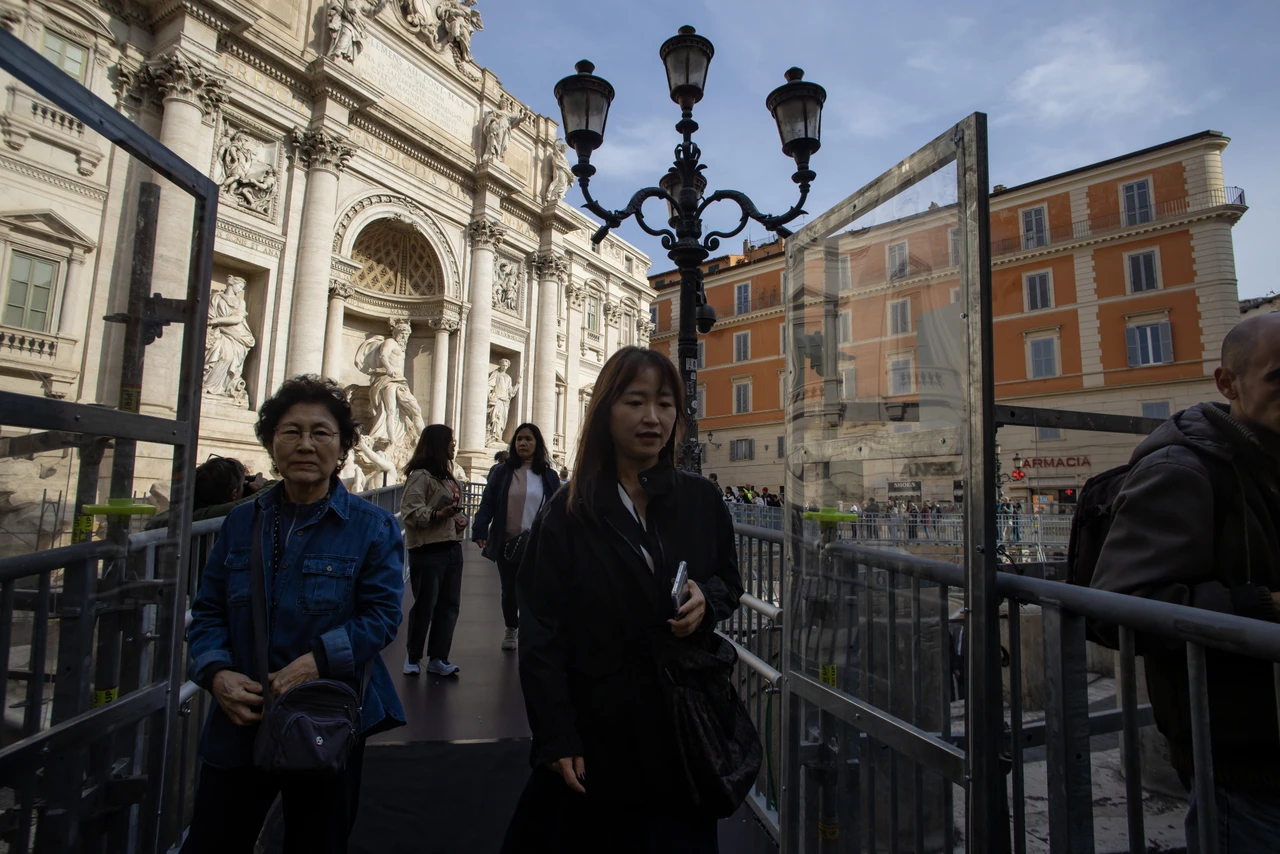 Historic Rome or urban construction site? Tourists left disappointed ...
