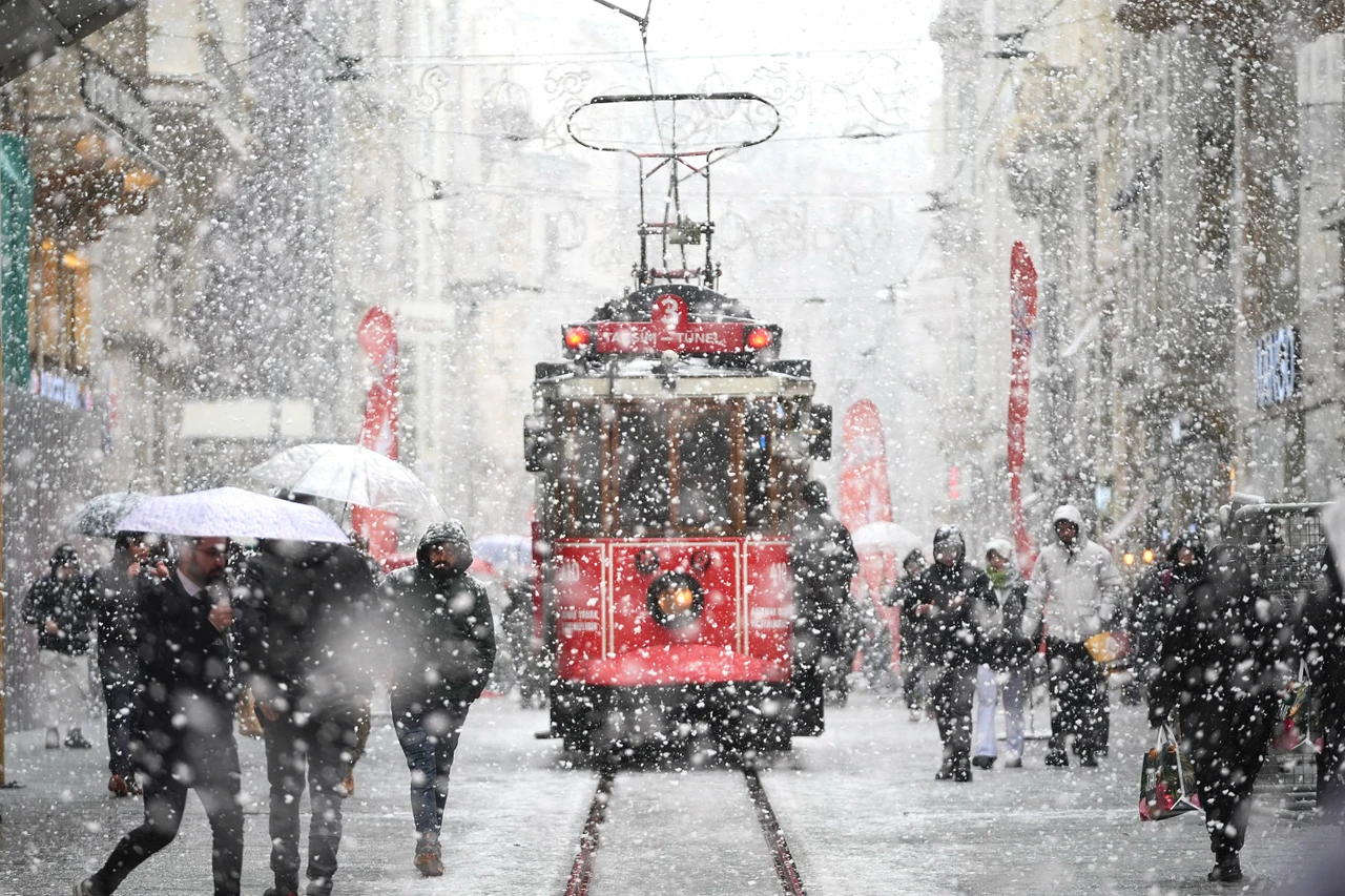 Snowfall in Istanbul: Thrilling images of city’s whiteout - Türkiye Today