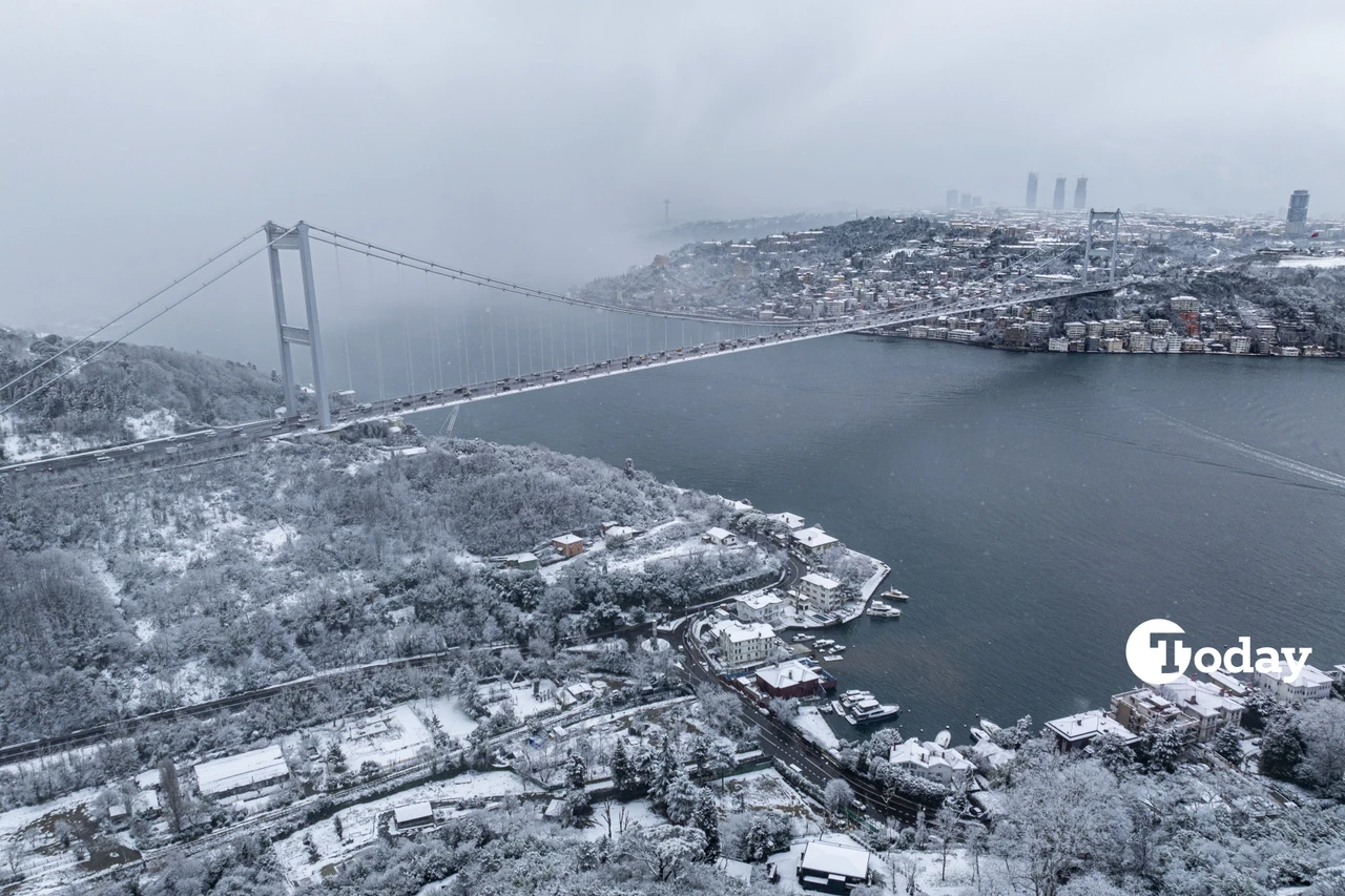 Istanbul covered in snow: Stunning views of white city - Türkiye Today