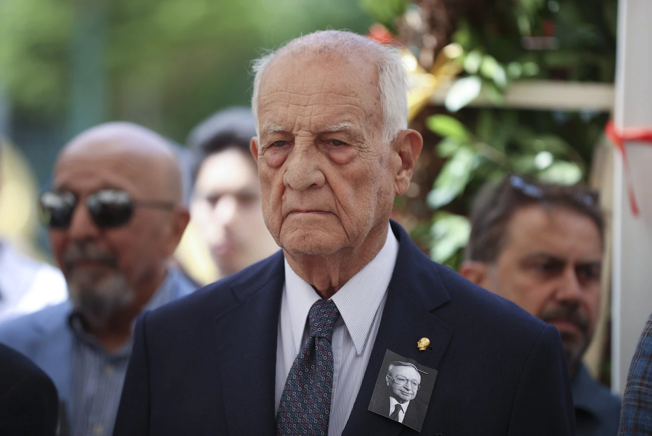 Turkish business tycoon Inan Kirac weds longtime associate Emine ...