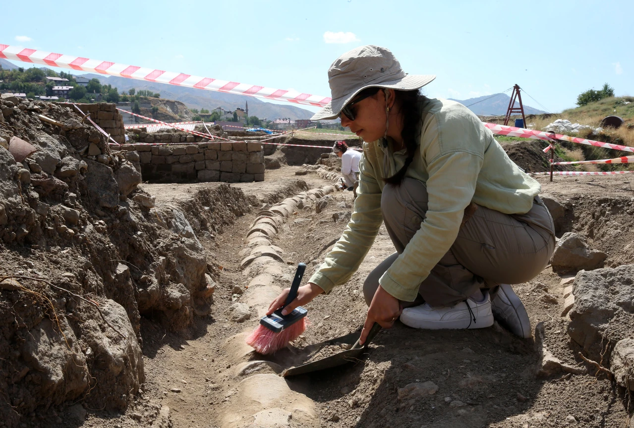 Ancient water distribution system discovered at Türkiye's Bitlis Castle ...