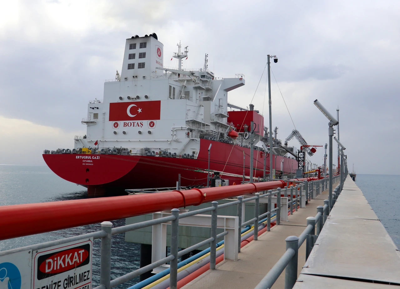 Egypt seeks to borrow Türkiye's first floating storage regasification ...