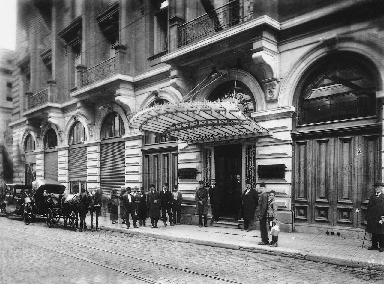 Visionary behind Istanbul's iconic 19th-century landmarks: Alexandre ...