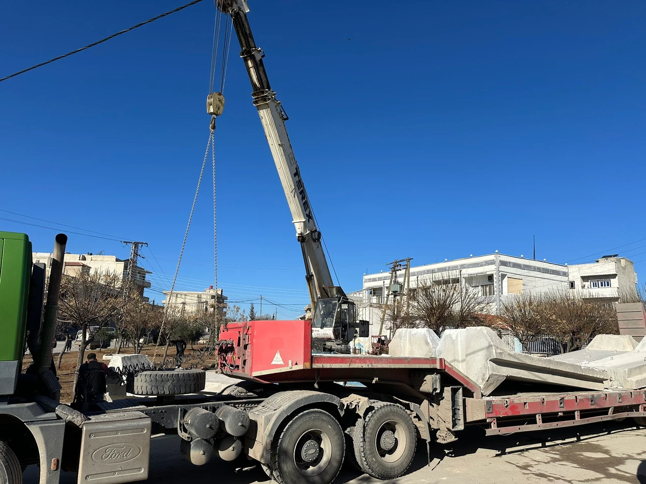 US sets up military base on Türkiye's border in Syria's Ayn al-Arab to ...