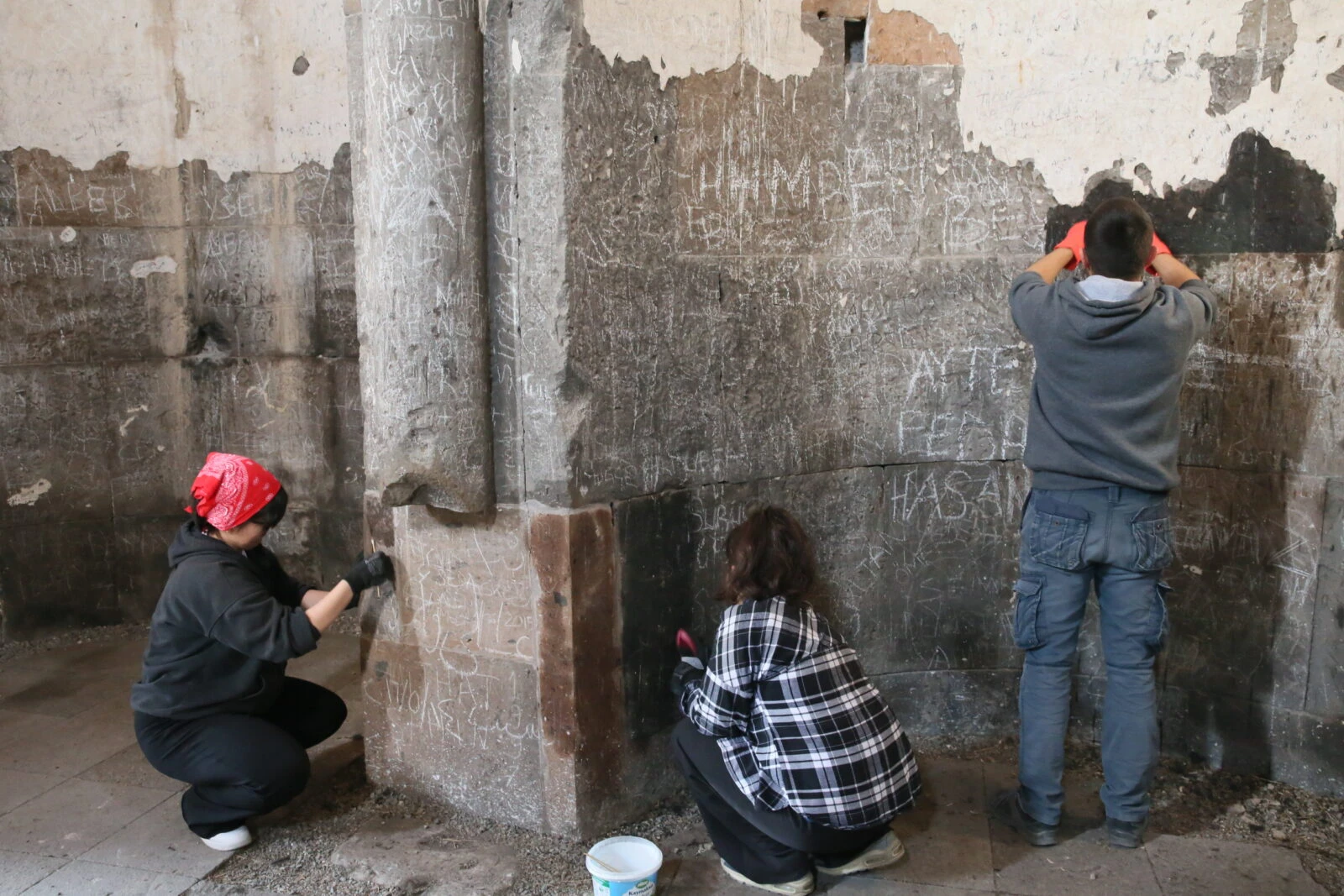 Graffiti removed from Ani's historic Abughamrent's Church in Türkiye ...