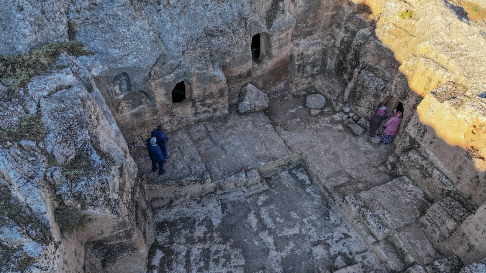 Hilar Rock Tombs in Diyarbakir designated as archaeological site ...
