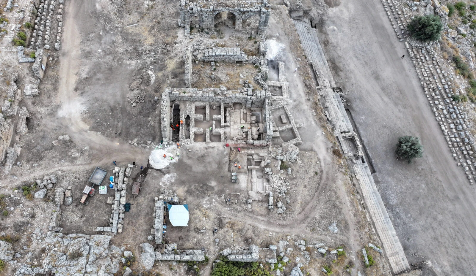 Turkish bath found atop ancient Roman structure in Türkiye's Sillyon ...