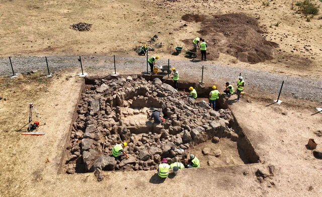 Monumental discovery at Byzantines vs Seljuk Turks battle site ...