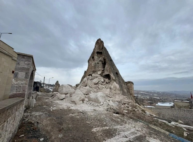 Cappadocia's iconic fairy chimney collapses in dramatic midnight moment - Türkiye Today