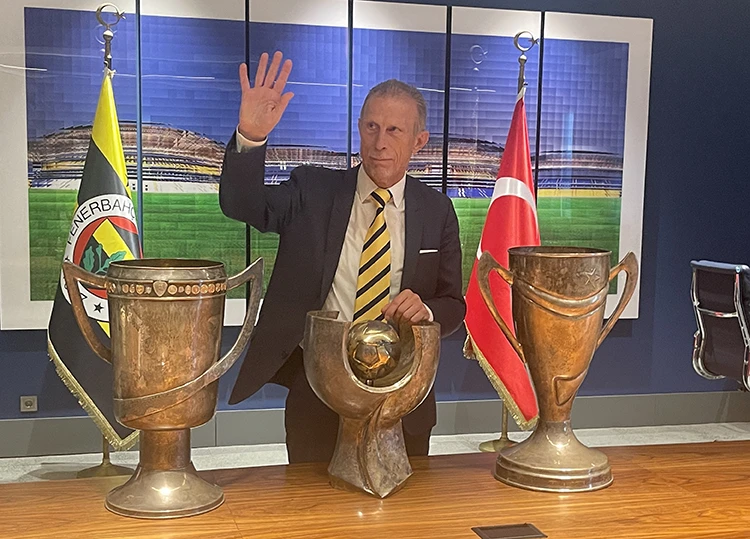 Famous coach Christoph Daum, who led Fenerbahce, Besiktas and Bursaspor ...