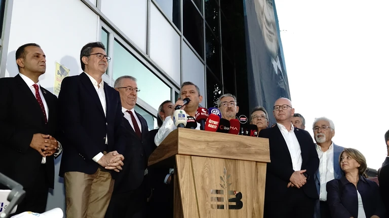 Türkiye's main opposition CHP pledges to lead amid early election ...