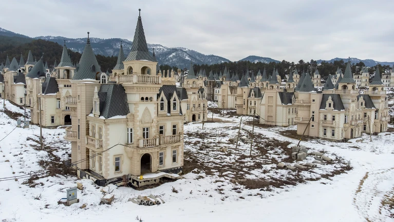 Türkiye’s abandoned Disney castles: Burj Al Babas becomes dystopian ...