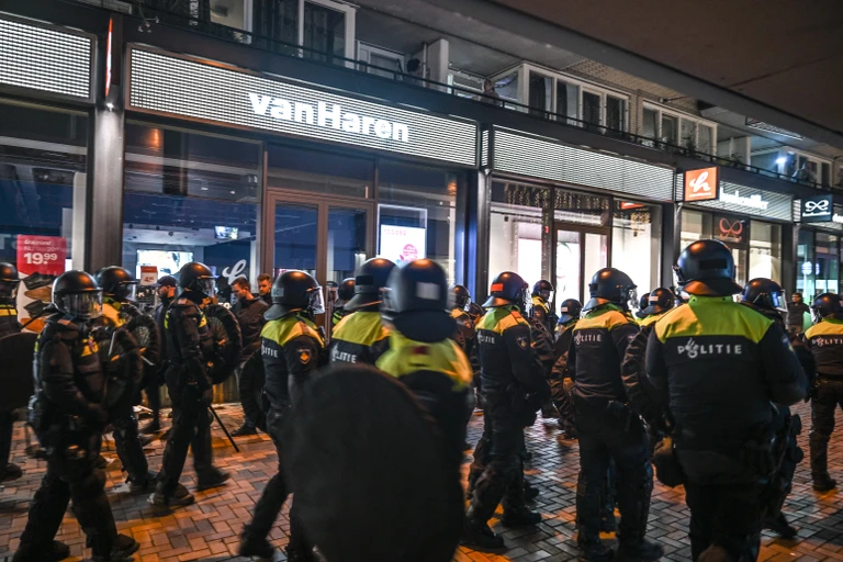 Maccabi Tel Aviv hooligans clash with locals in Amsterdam after Ajax ...