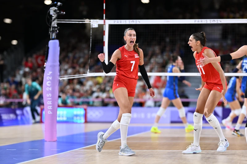 All about Turkish women's volleyball team's flash outside hitter Hande ...