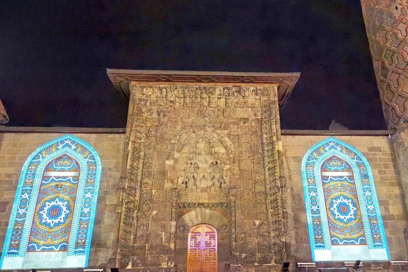 Turkish digital art exhibition revives centuries-old tiles - Türkiye Today
