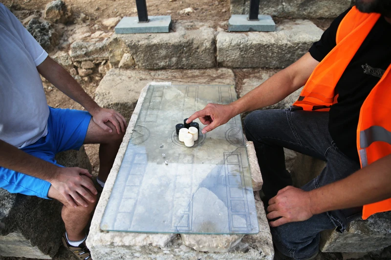 Archaeologists revive 2,100-year-old Roman strategy game in Türkiye’s ...